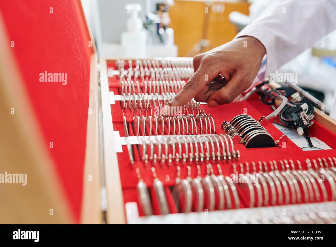 Choosing correct lenses Stock Photo - Alamy Choosing correct lenses Stock Photo - Alamy