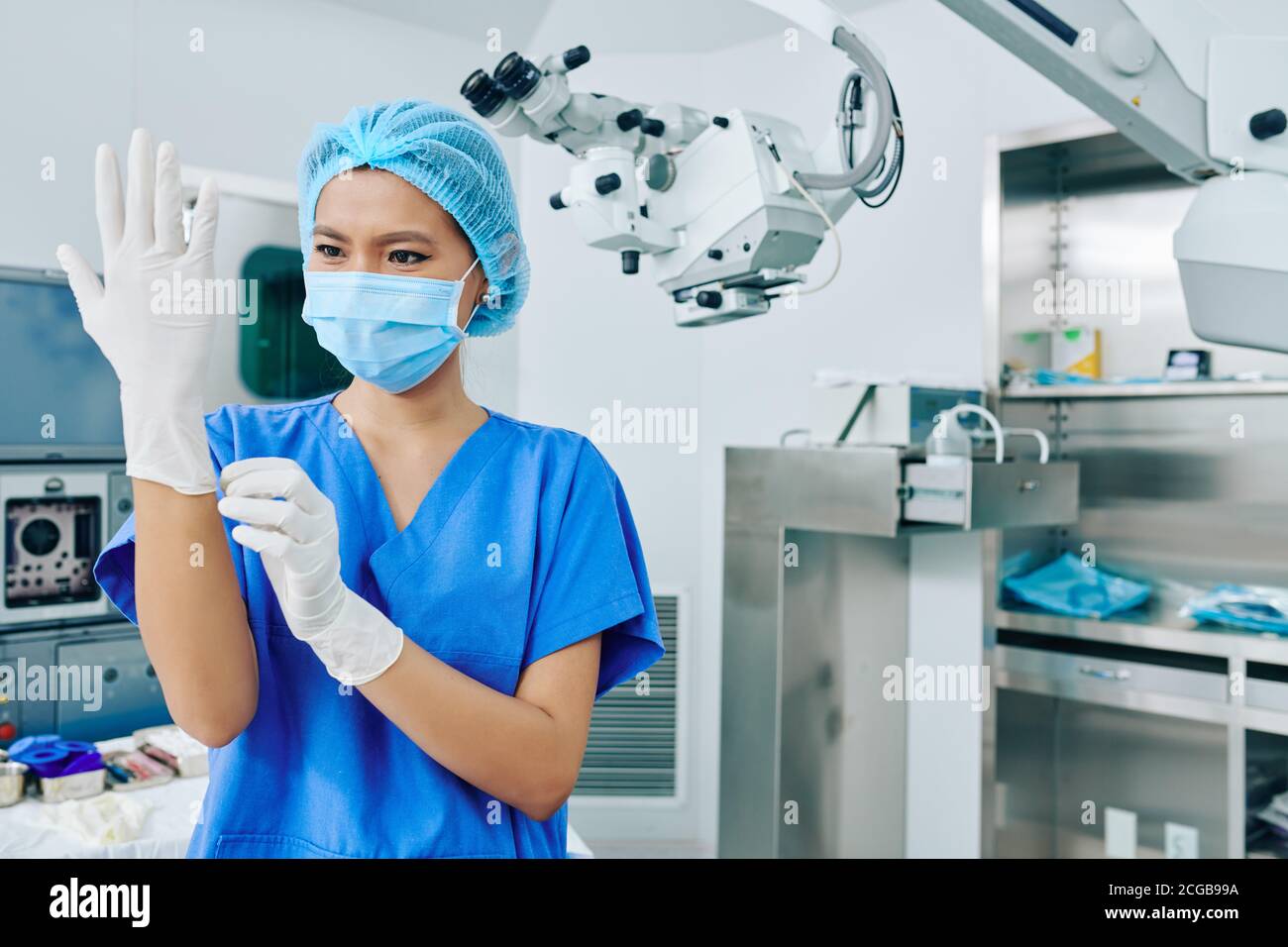 Ophthalmic surgeon hi-res stock photography and images - Alamy