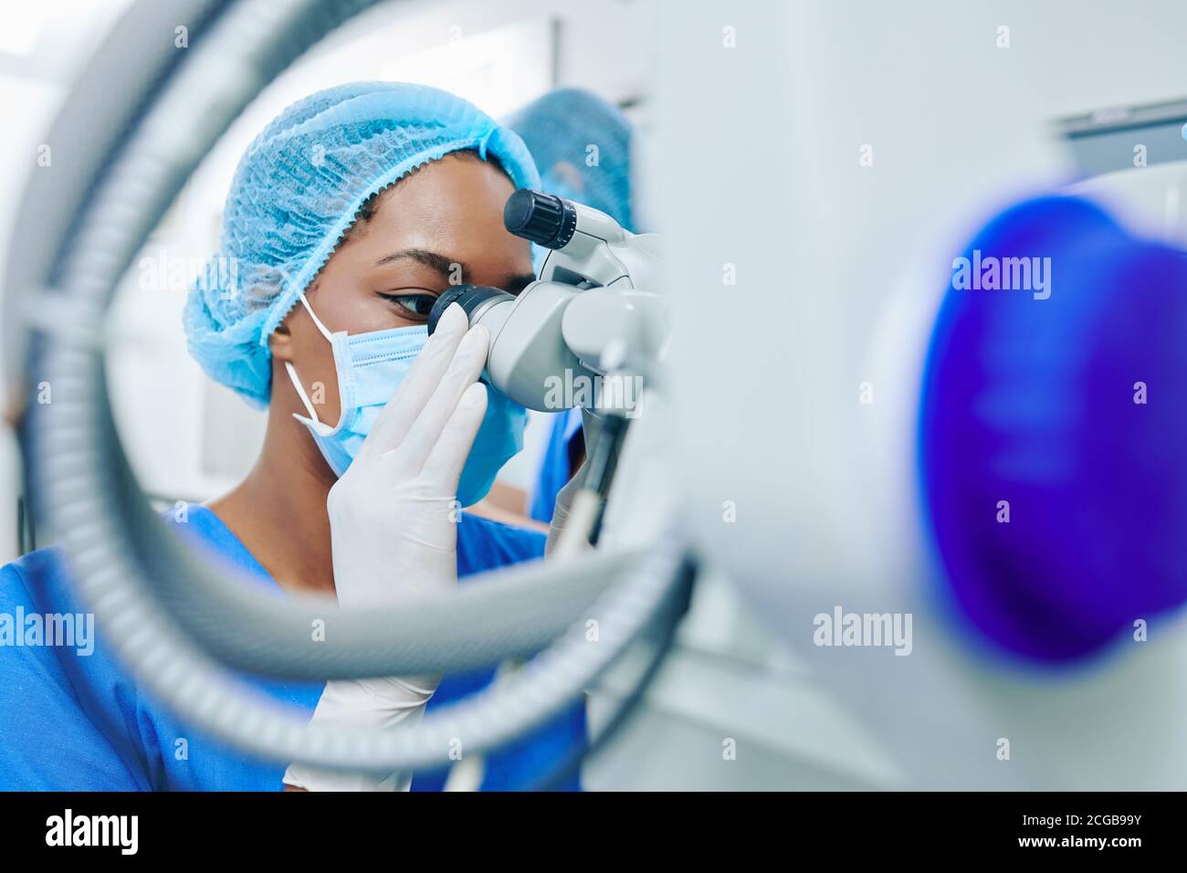 Surgical microscope hi-res stock photography and images - Alamy