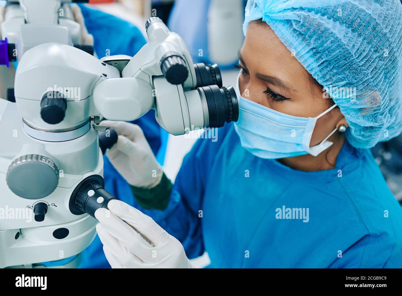 Laser modern cataract surgery professional hi-res stock photography and ...