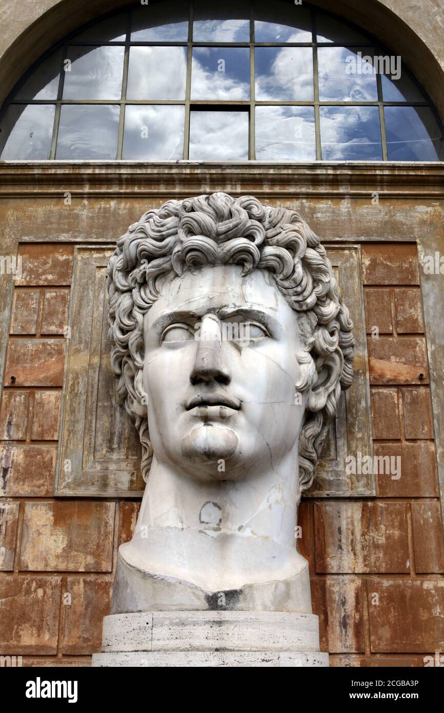 VATICAN - Marble head of Roman emperor at the courtyard of the museum ...