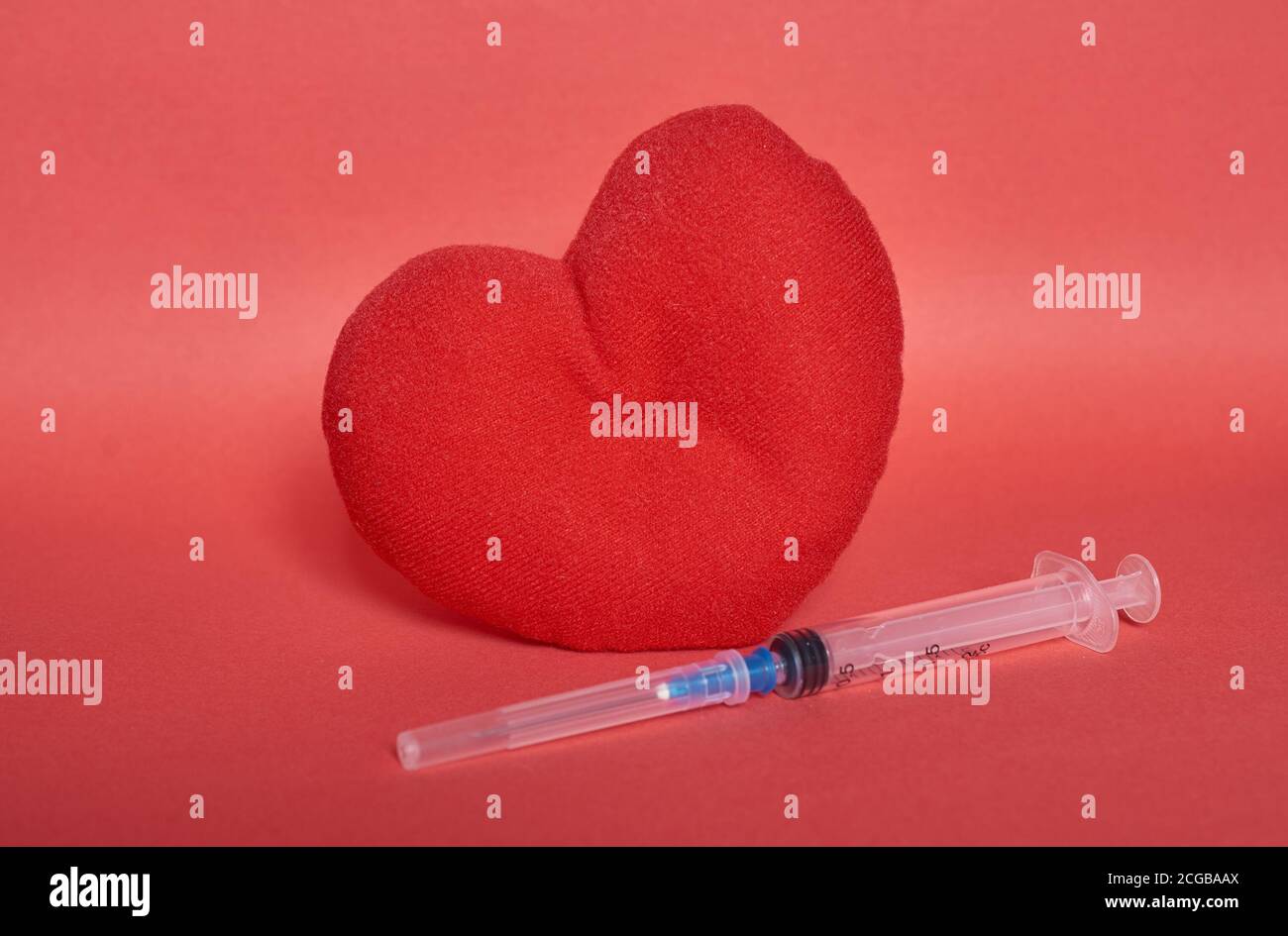 Heart syringe hi-res stock photography and images - Alamy