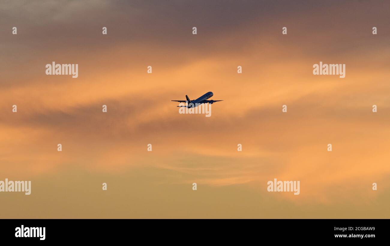Fedex Express Plane Taking Off High Resolution Stock Photography and ...