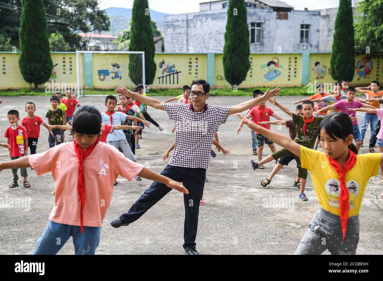 Nanning. 19th June, 2020. Teacher Wei Xuxi exercises with students at ...