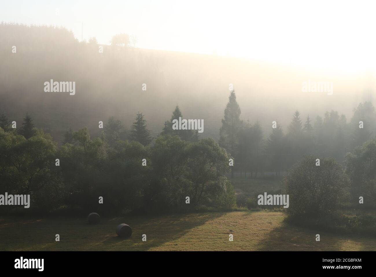 Dawn over the landscape - the sun rising over the countryside Stock ...