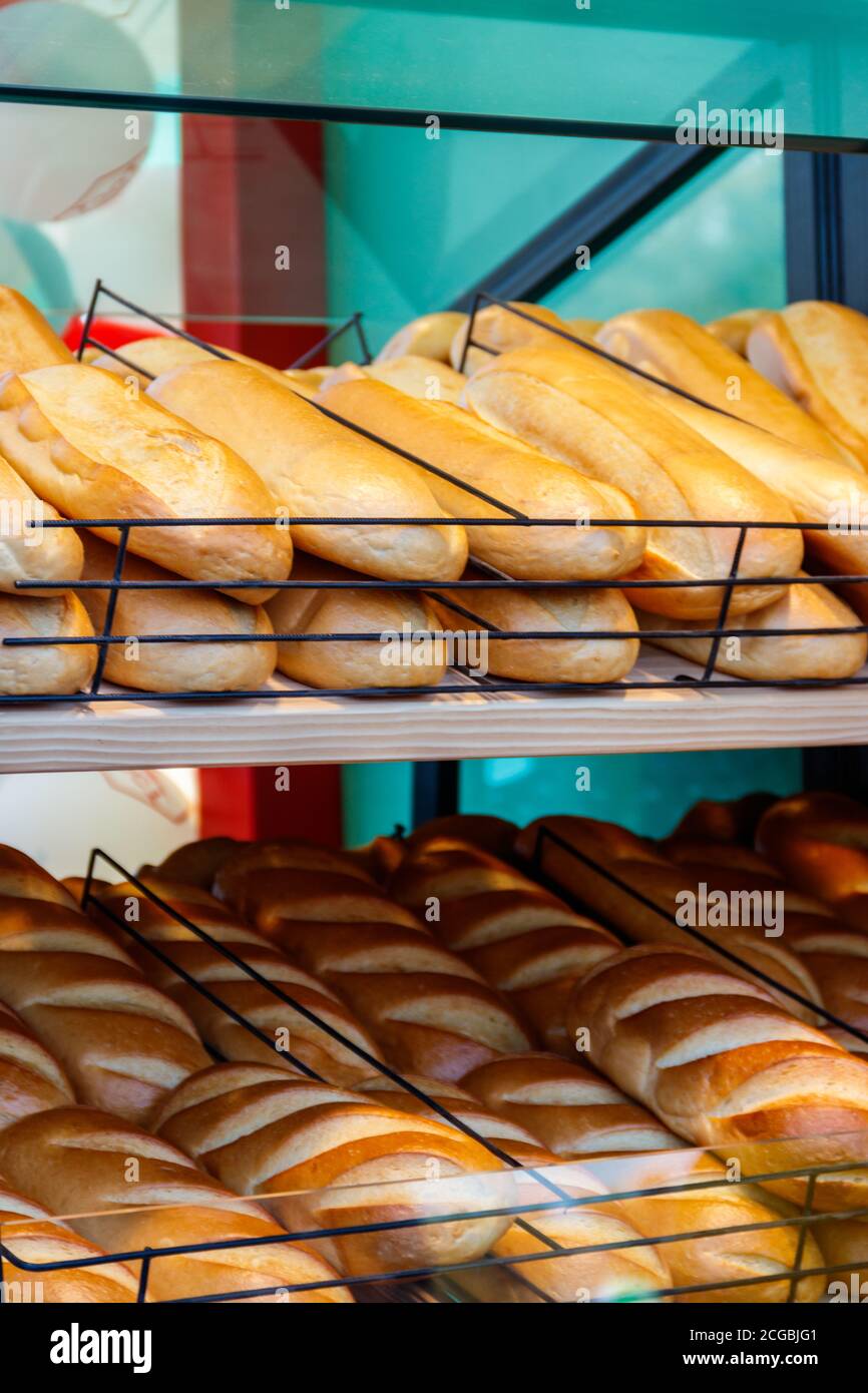 Fresh bread on the shelf in the store Stock Photo - Alamy