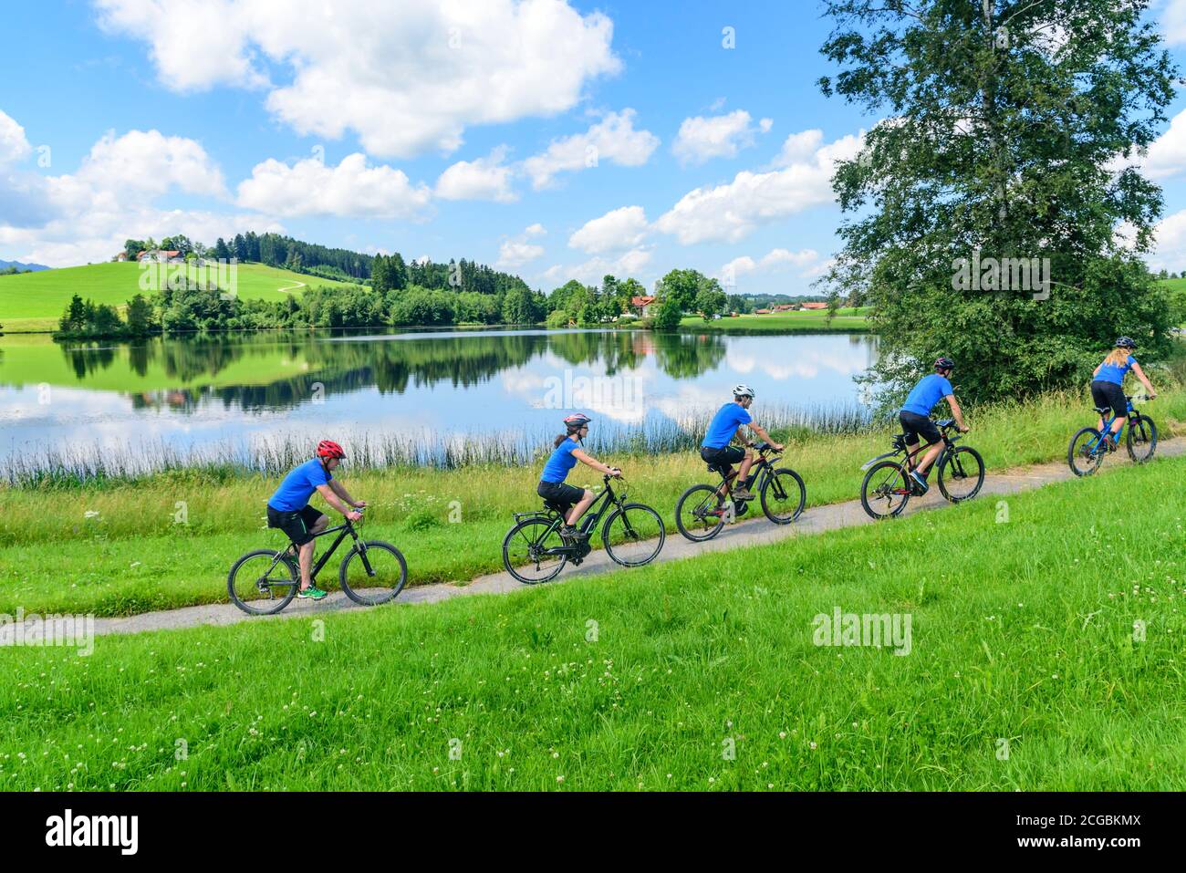 Teambuilding sporty hi-res stock photography and images - Alamy