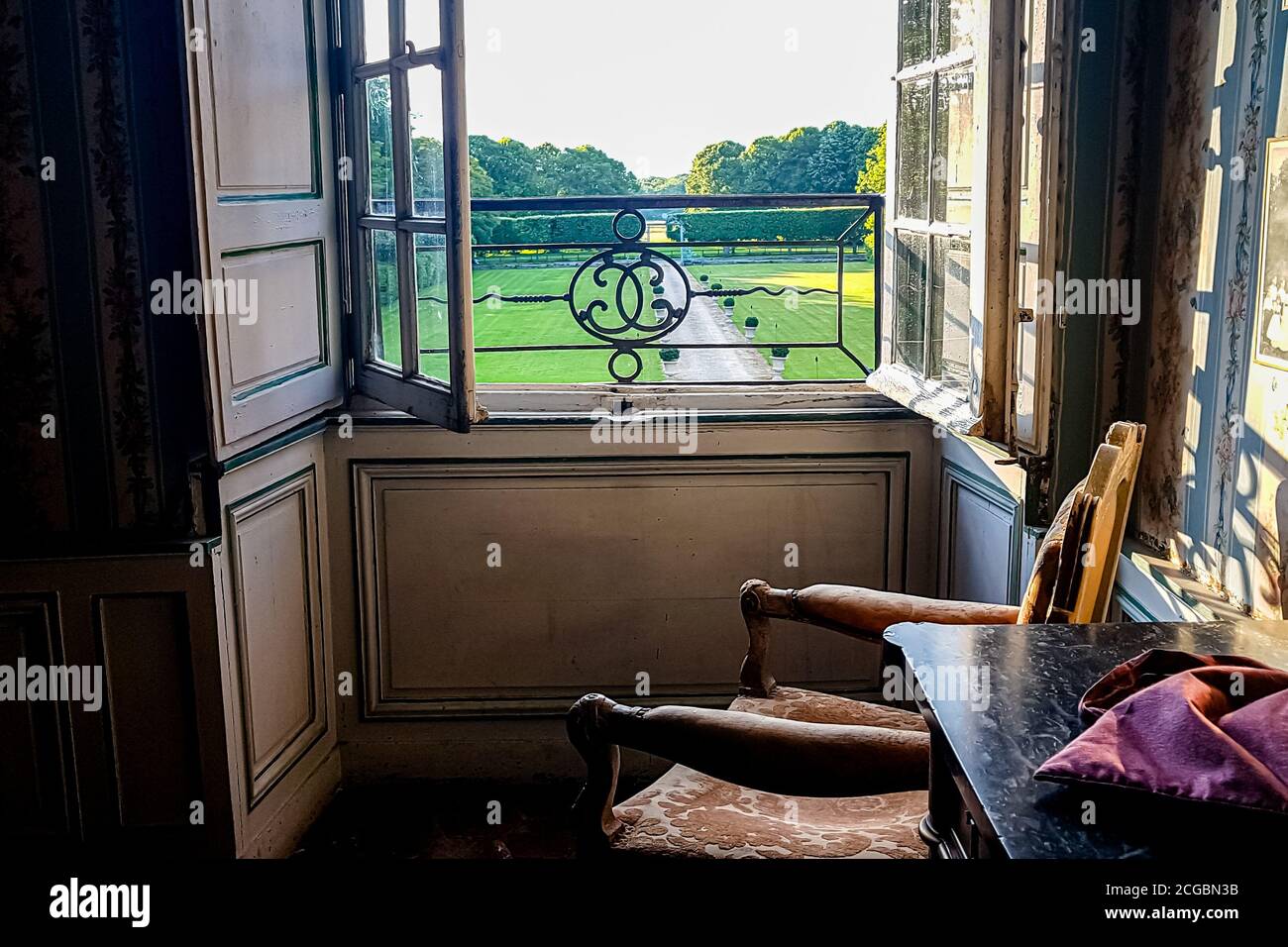 Regular park hi-res stock photography and images - Alamy