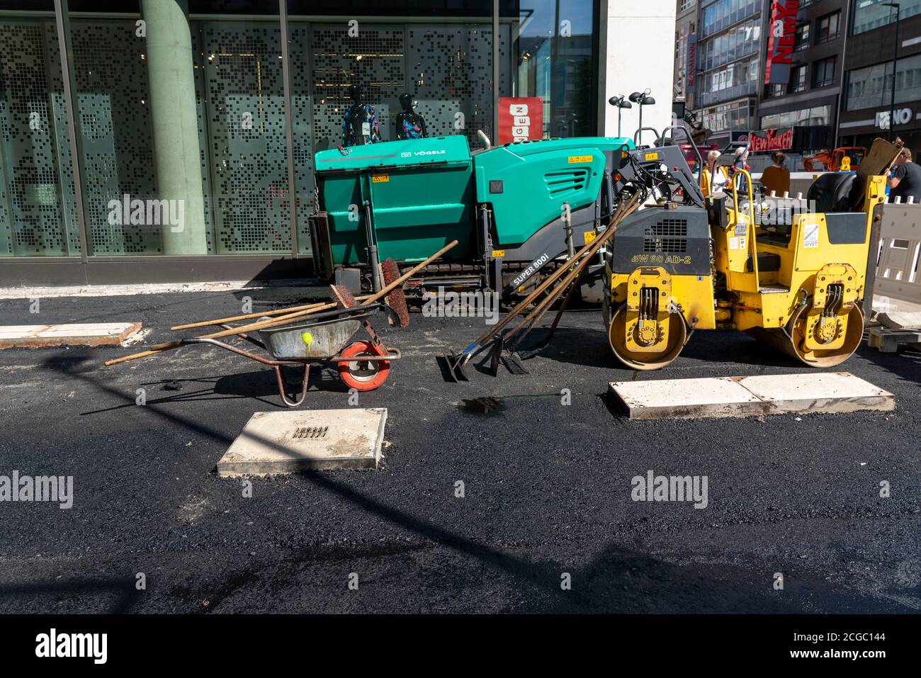Bitumen road construction hi-res stock photography and images - Alamy