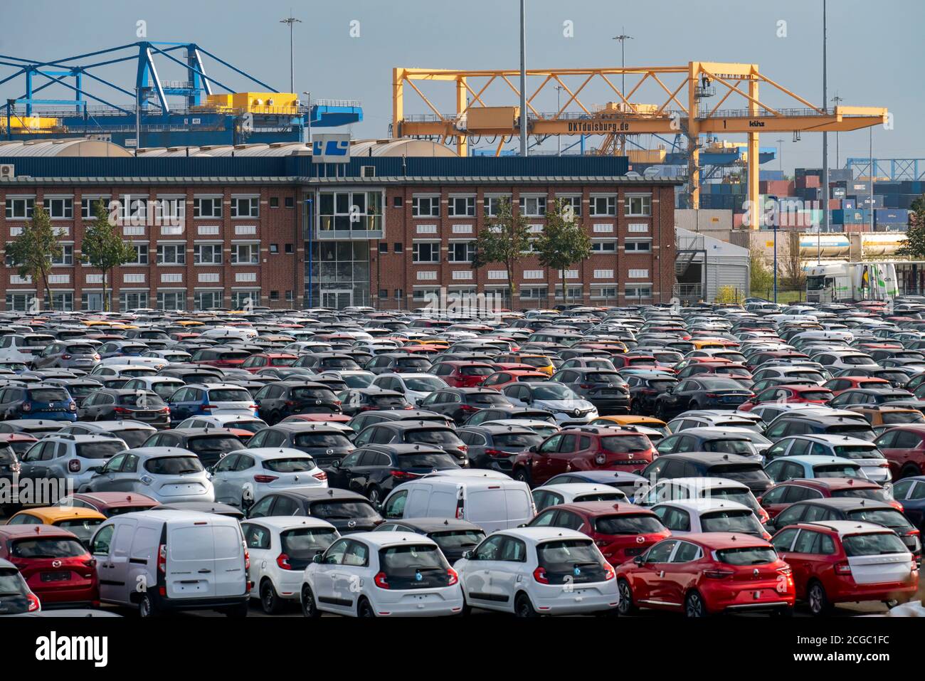 Vehicle handling port hi-res stock photography and images - Alamy