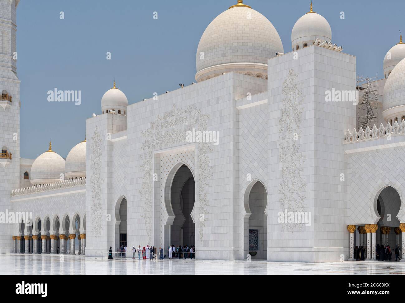 A day shot of the Sheikh Zayed Grand Mosque, Abu Dhabi entrance and ...