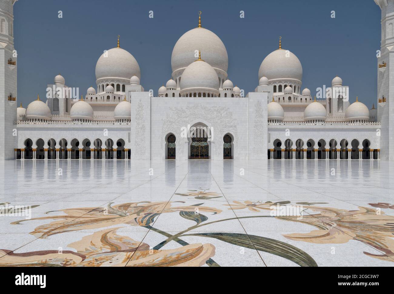 A day shot of the Sheikh Zayed Grand Mosque, Abu Dhabi central inner ...
