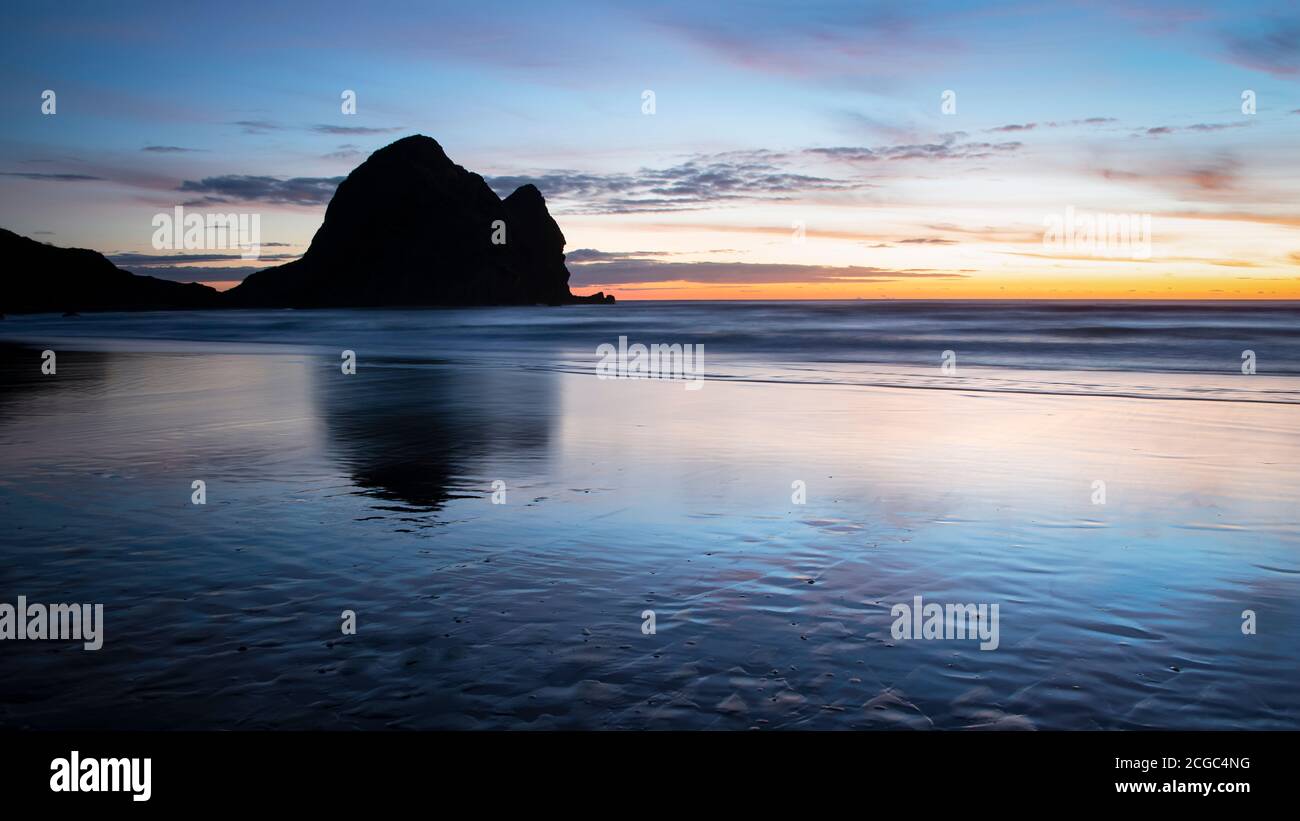 Piha Beach at Sunset, Waitakere, Auckland Stock Photo - Alamy