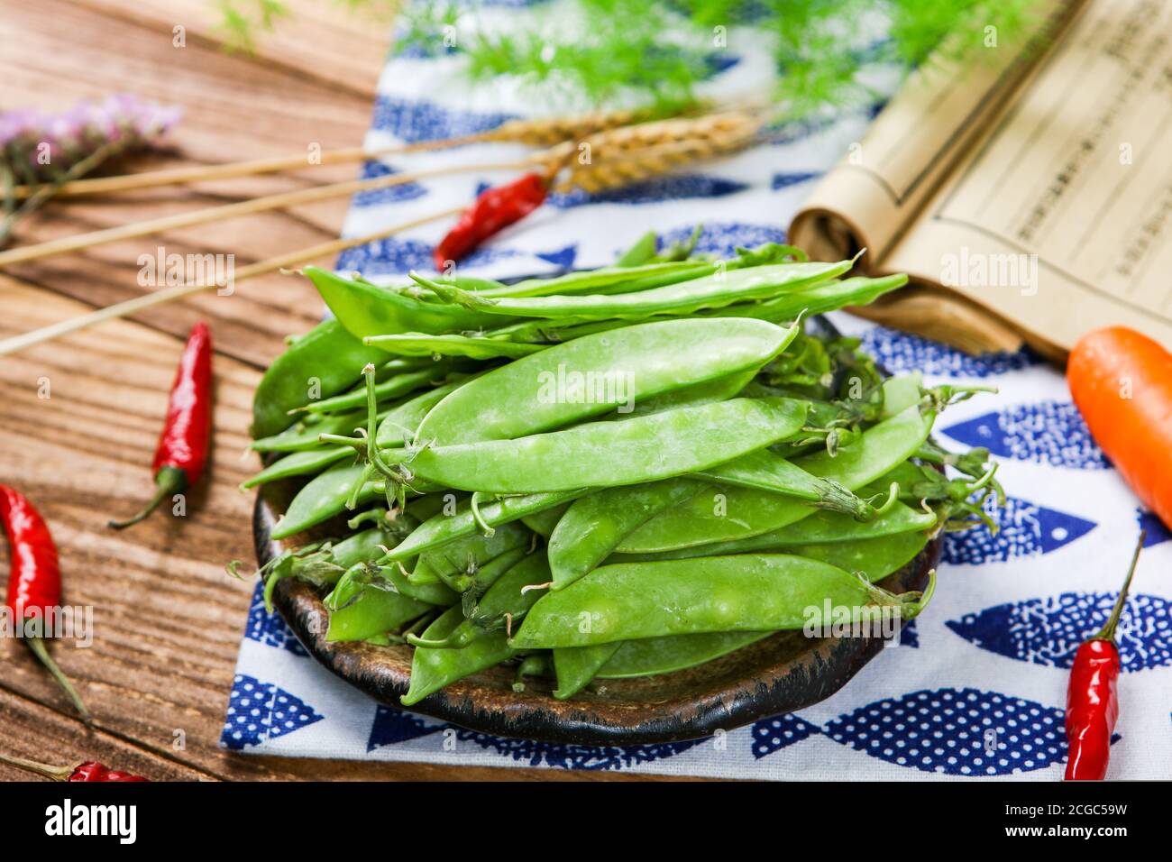 Snow pea bush hi-res stock photography and images - Alamy