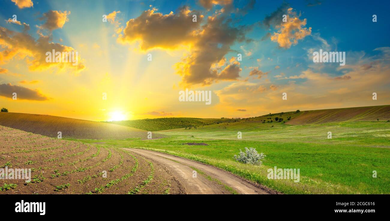 Dirt road landscape sunset hi-res stock photography and images - Alamy