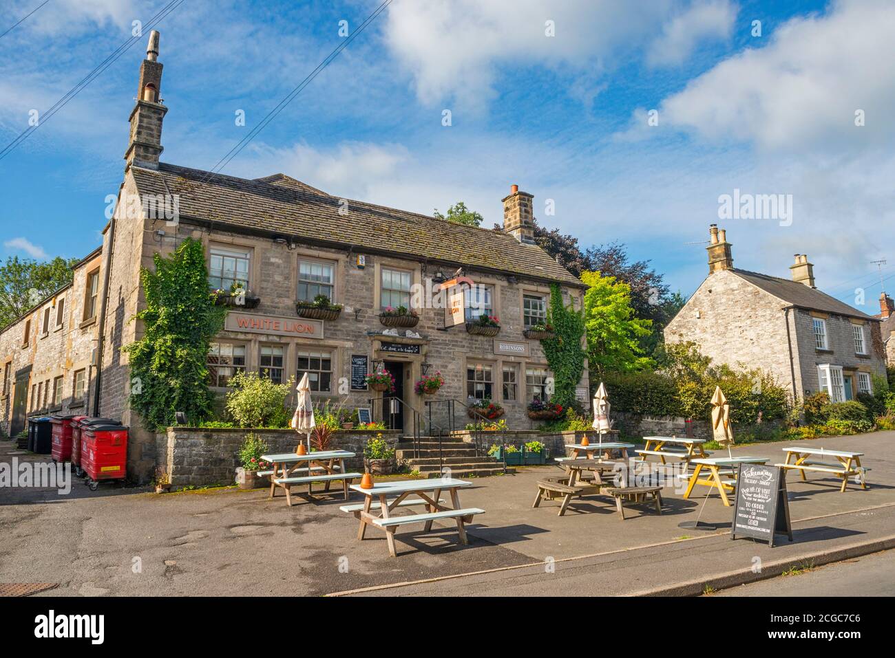 The White Lion, Great Longstone, Derbyshire Stock Photo - Alamy