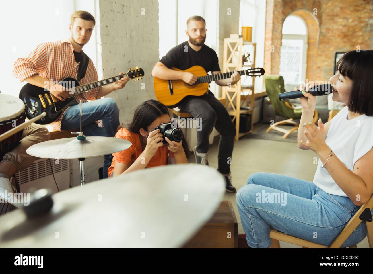 Songs musician band jamming hi-res stock photography and images - Alamy