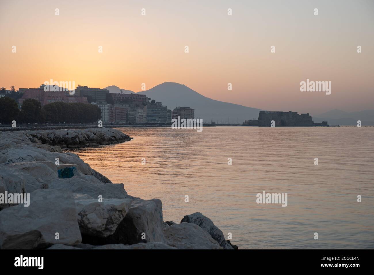 Castel dell'ovo from Via partenope beach, naples, italy Stock Photo - Alamy