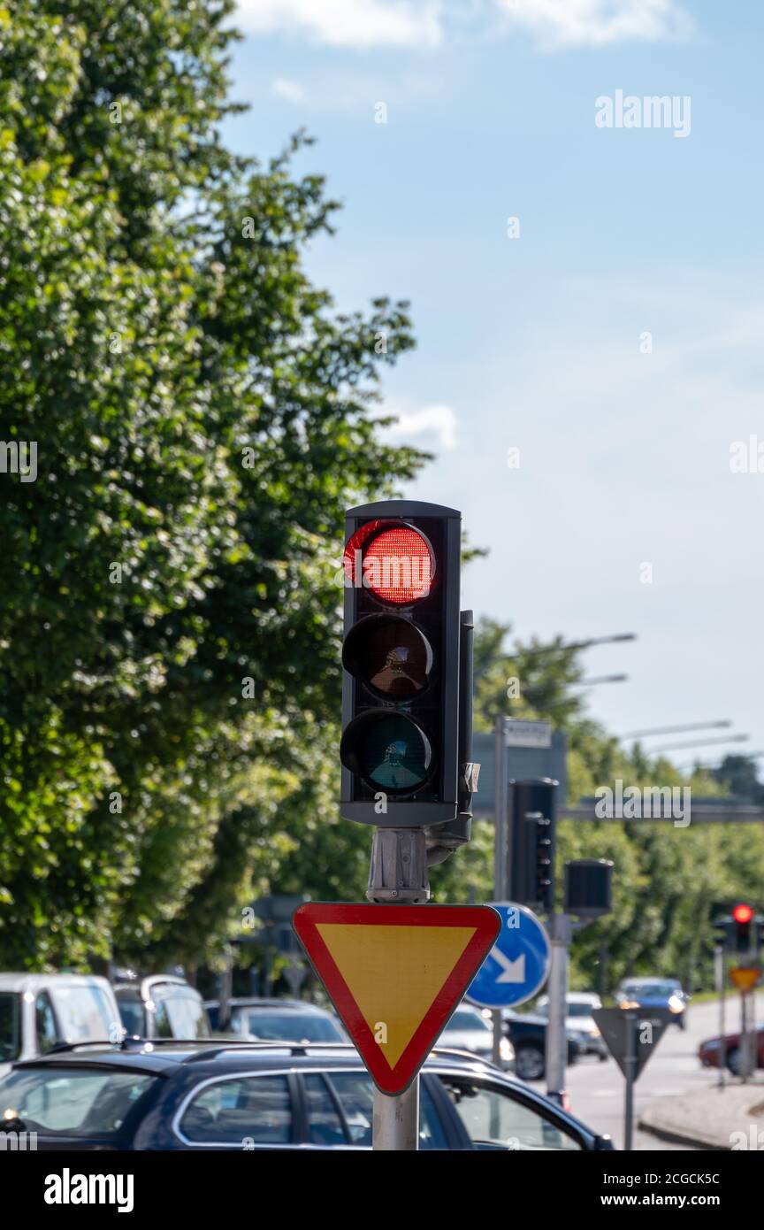 A red stop light with car congestion visible in the background Stock ...