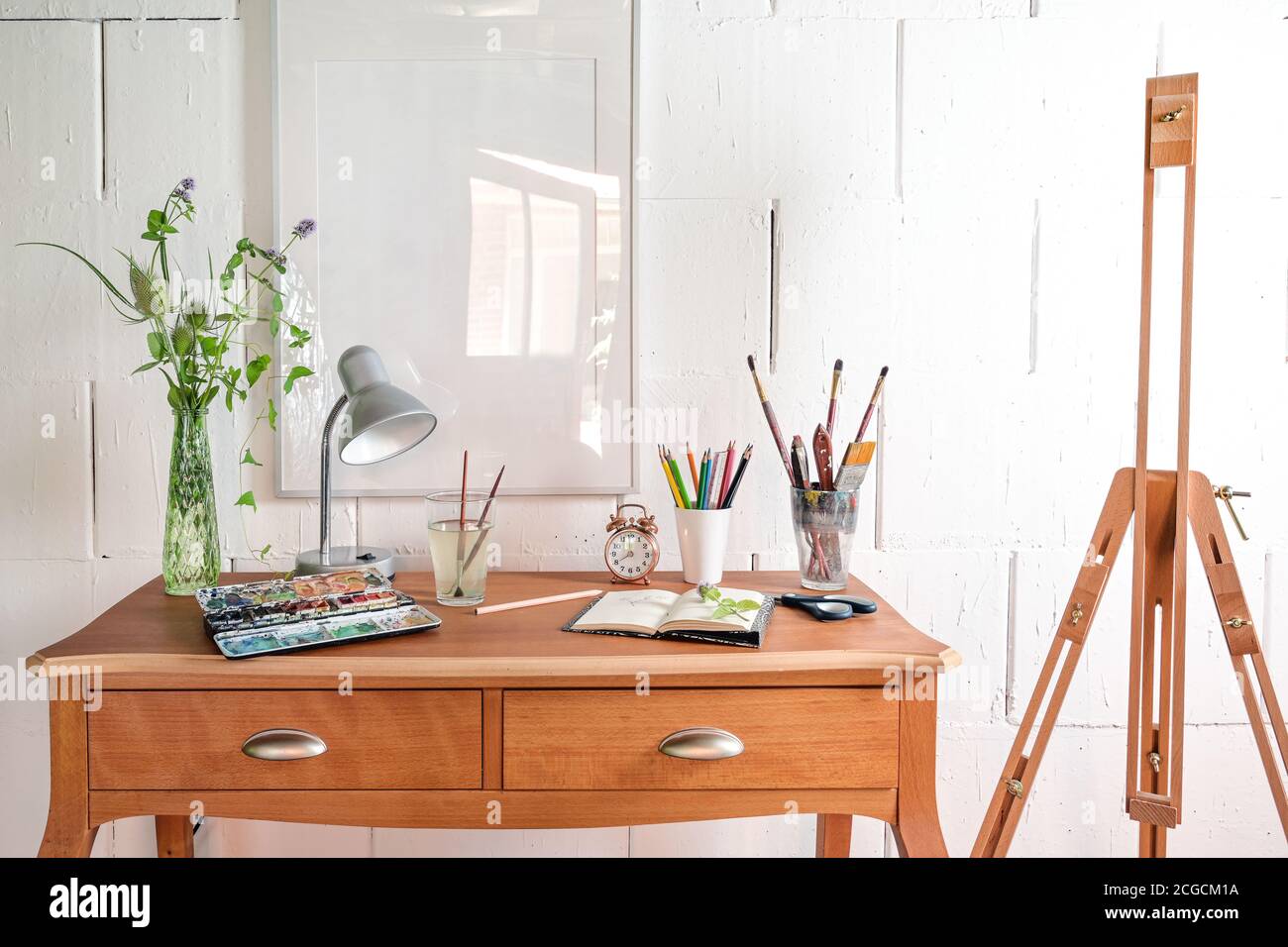 Empty atelier hi-res stock photography and images - Alamy