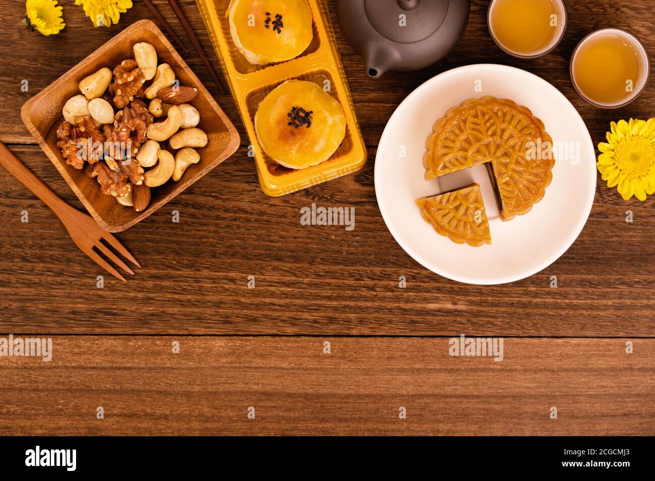 Moon cake for Mid-Autumn Festival, delicious beautiful fresh mooncake ...