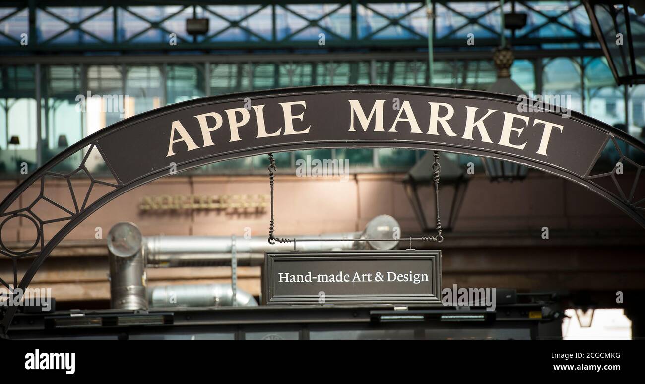 Apple Market sign in London's famous Covent Garden, England Stock Photo ...