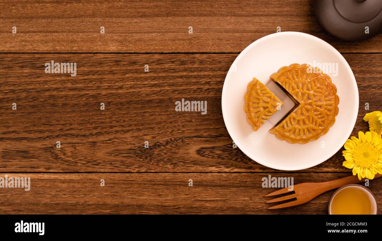 Moon cake for Mid-Autumn Festival, delicious beautiful fresh mooncake ...