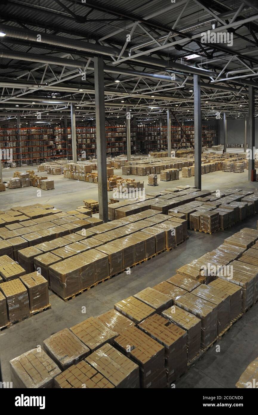 Warehouse inside with lots of boxes Stock Photo - Alamy
