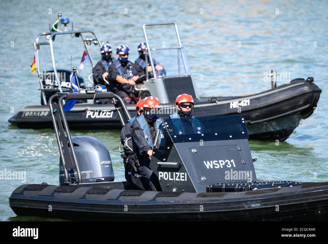 Red cross helmet hi-res stock photography and images - Alamy