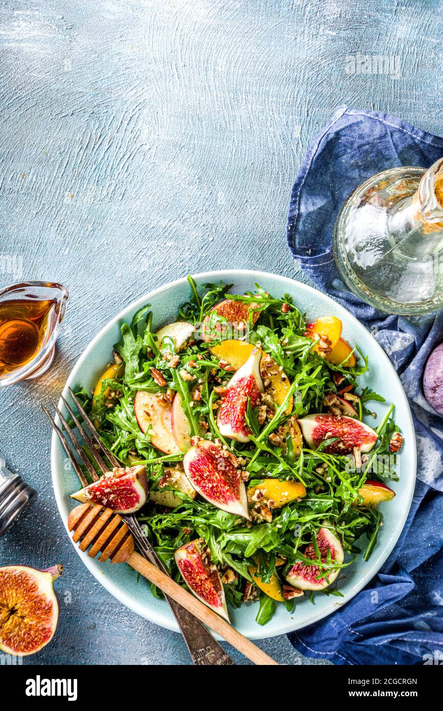 Autumn fig and arugula salad recipe. Whole vegan paleo fruit and ...