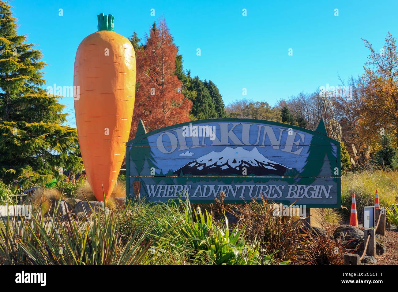 The "Big Carrot" and a welcome sign on the outskirts of Ohakune, New ...