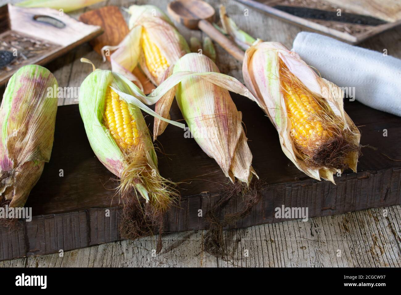 corn on the cop with peel - fresh harvest Stock Photo - Alamy