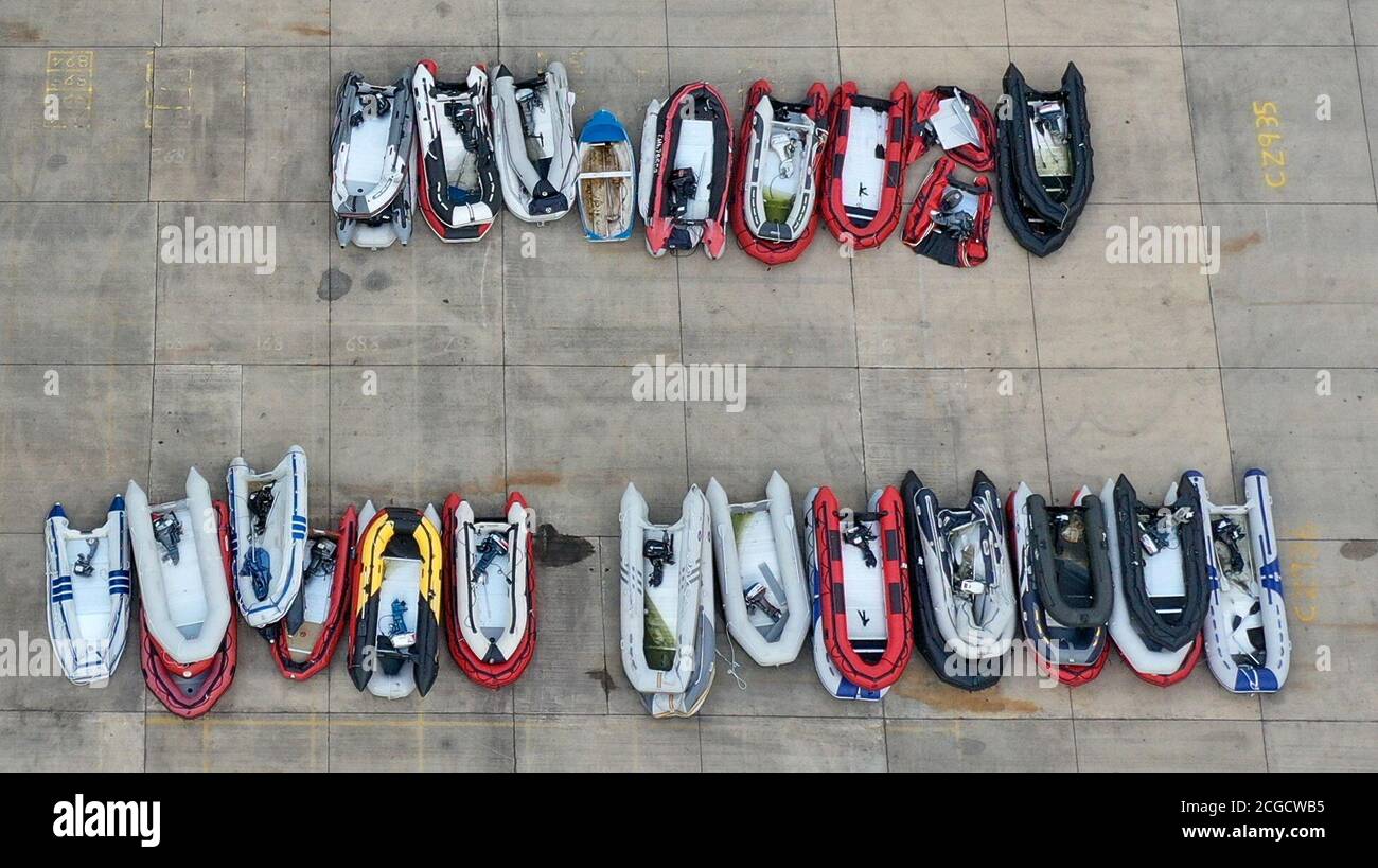 Migrant boats in uk hi-res stock photography and images - Alamy