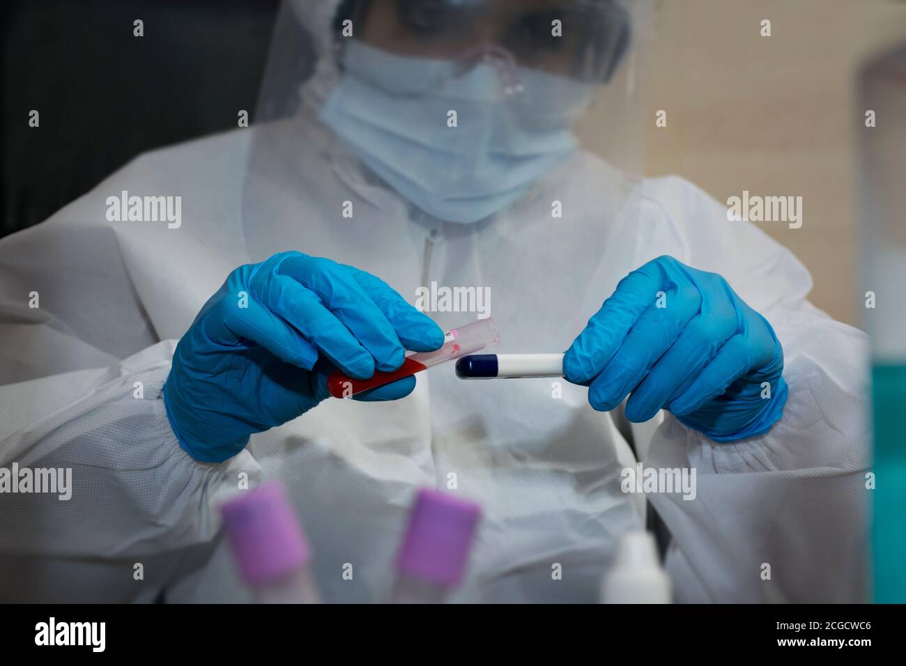 doctor nurse holding coronavirus test kit Stock Photo - Alamy