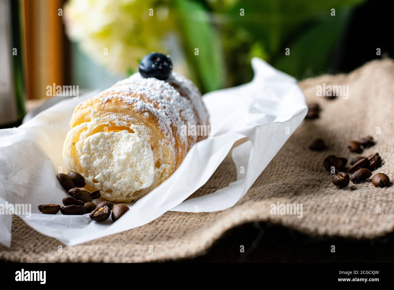 Baking paper texture hi-res stock photography and images - Alamy