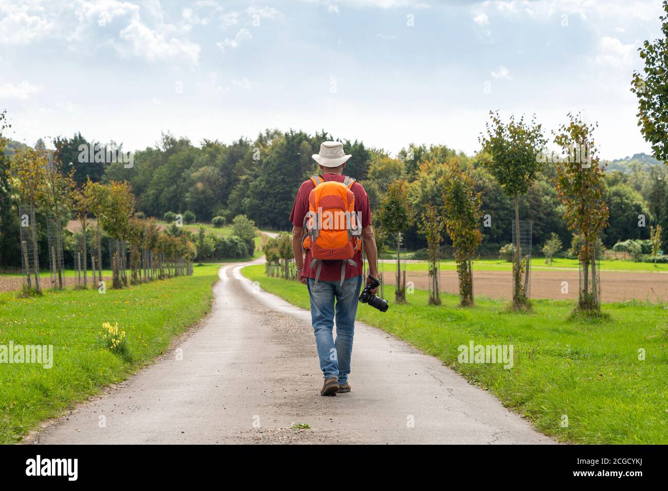 Mature man countryside uk hi-res stock photography and images - Alamy