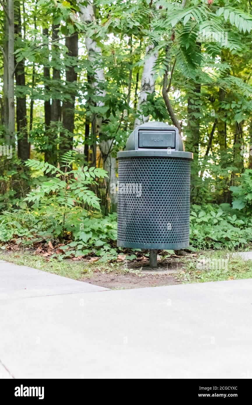 Park garbage can Stock Photo - Alamy