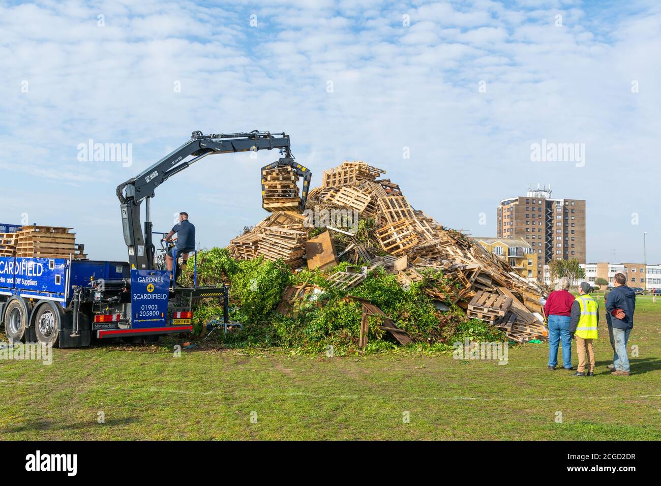 Building a large bonfire ready for Bonfire Night celebrations i(Guy ...