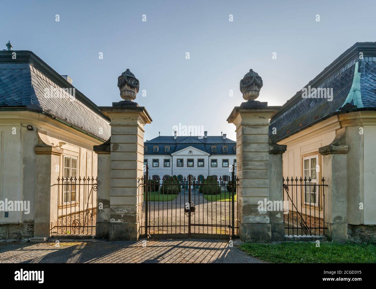 Chateau gate hi-res stock photography and images - Alamy
