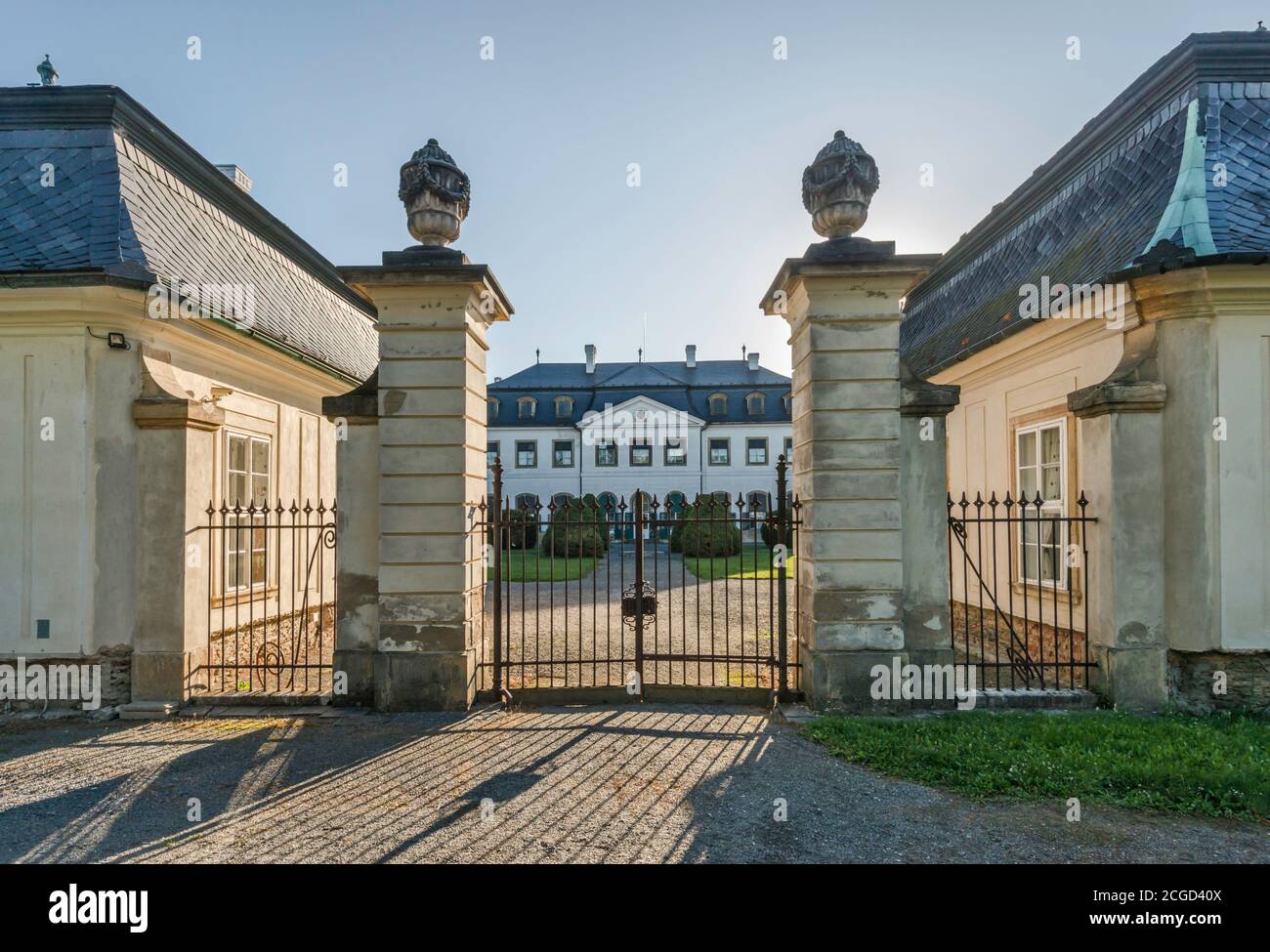 Chateau gate hi-res stock photography and images - Alamy