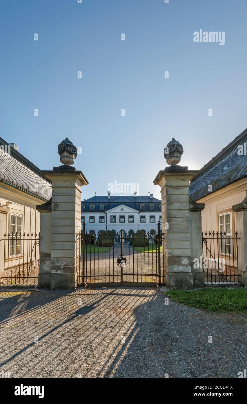 Chateau gate hi-res stock photography and images - Alamy