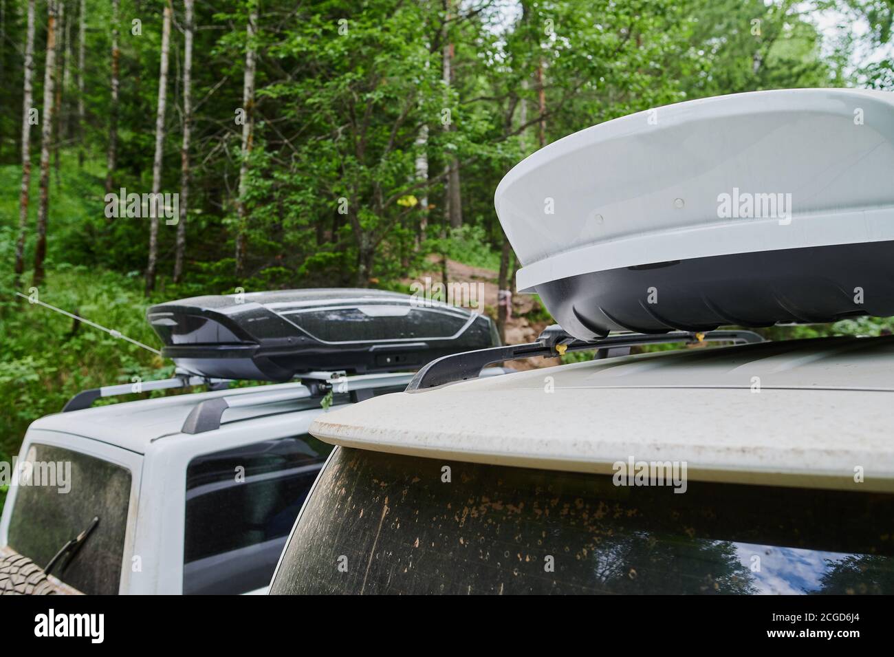 trunk box fixed at roof top of the car Stock Photo - Alamy