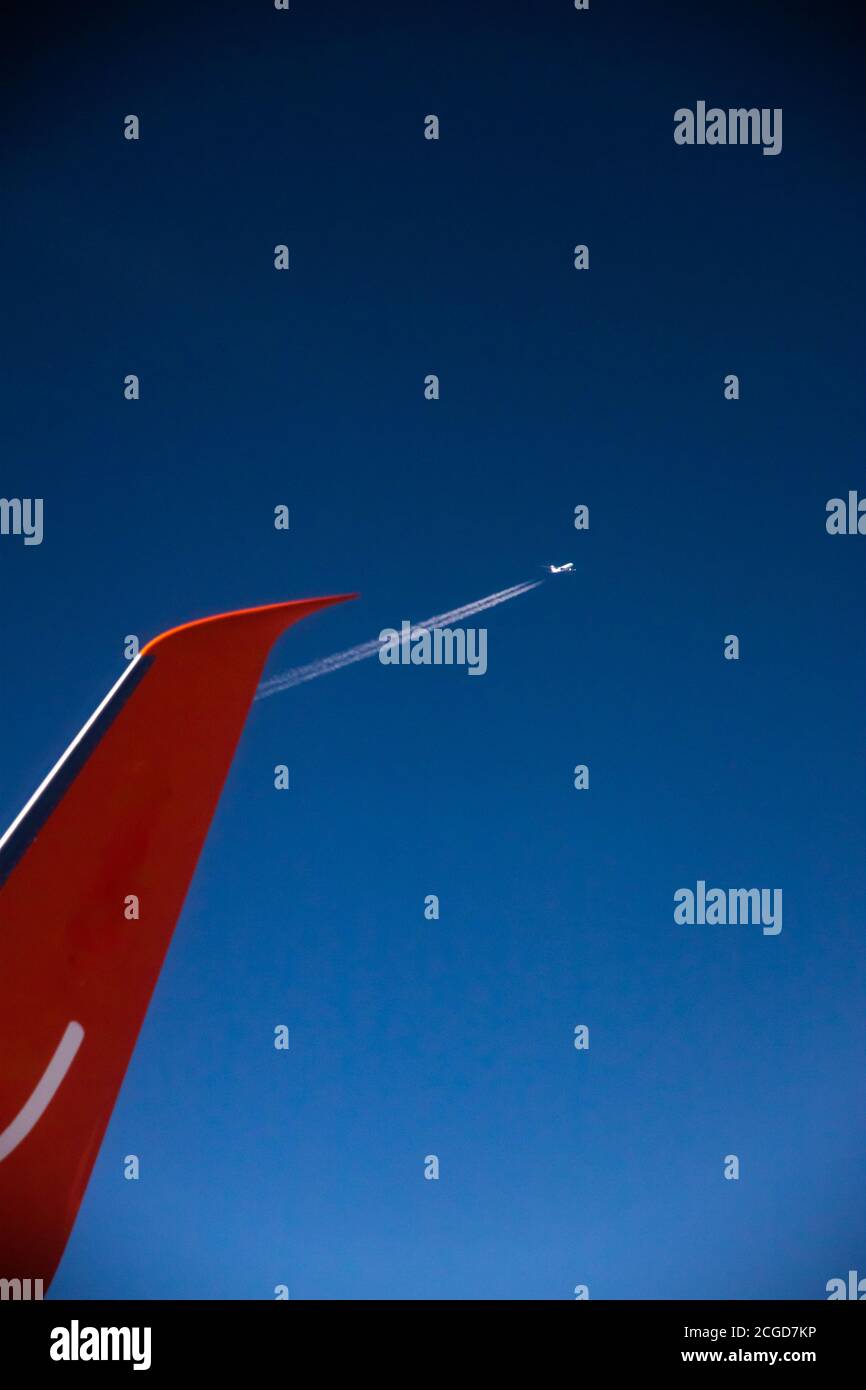 Flying to another country hi-res stock photography and images - Alamy