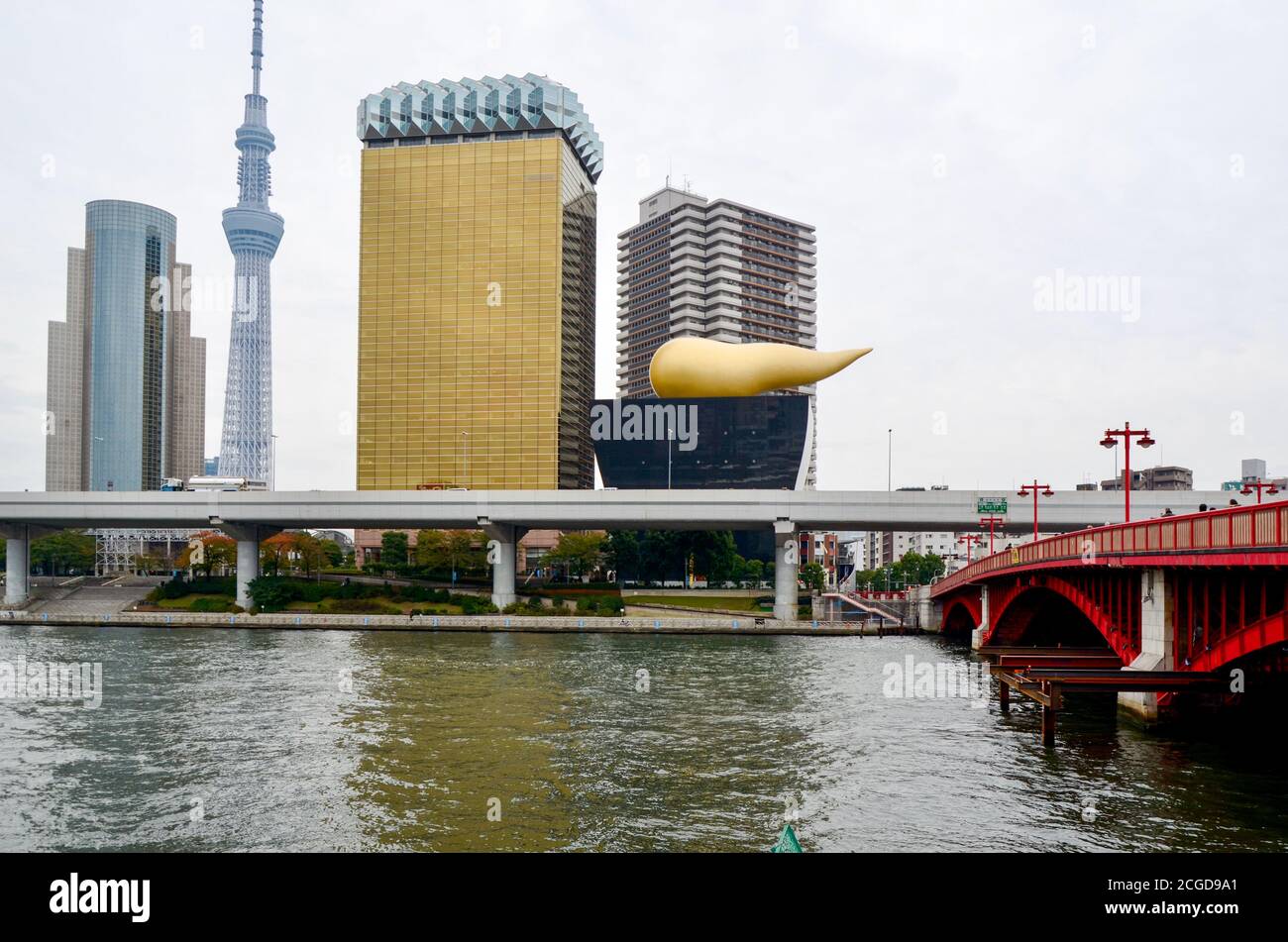 The Asahi Flame and Beer Tower with Tokyo Skytree near Sumida River ...