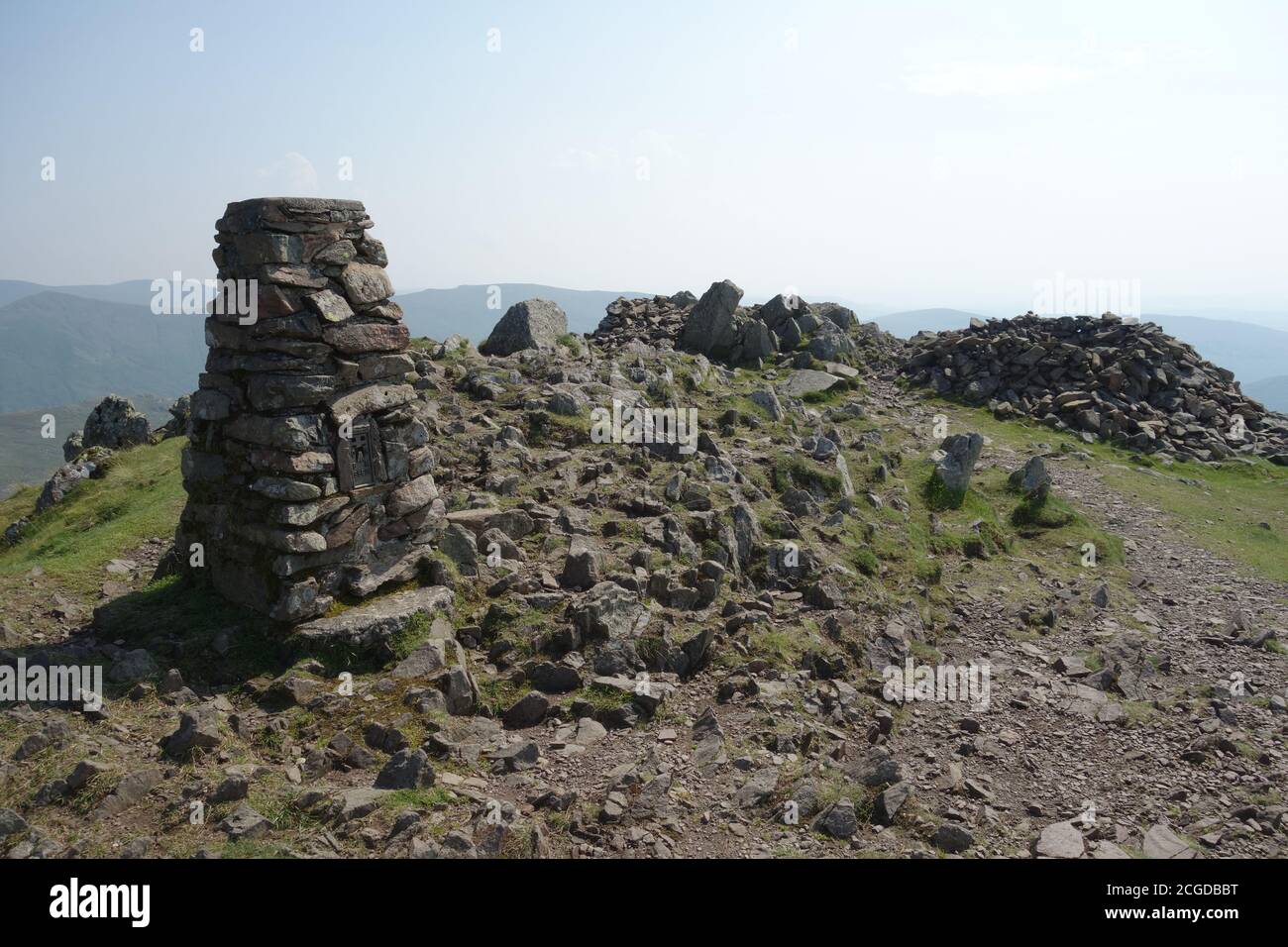 The Stone Summit Cairn & Shelter of the Wainwright 'Red Screes' in the ...