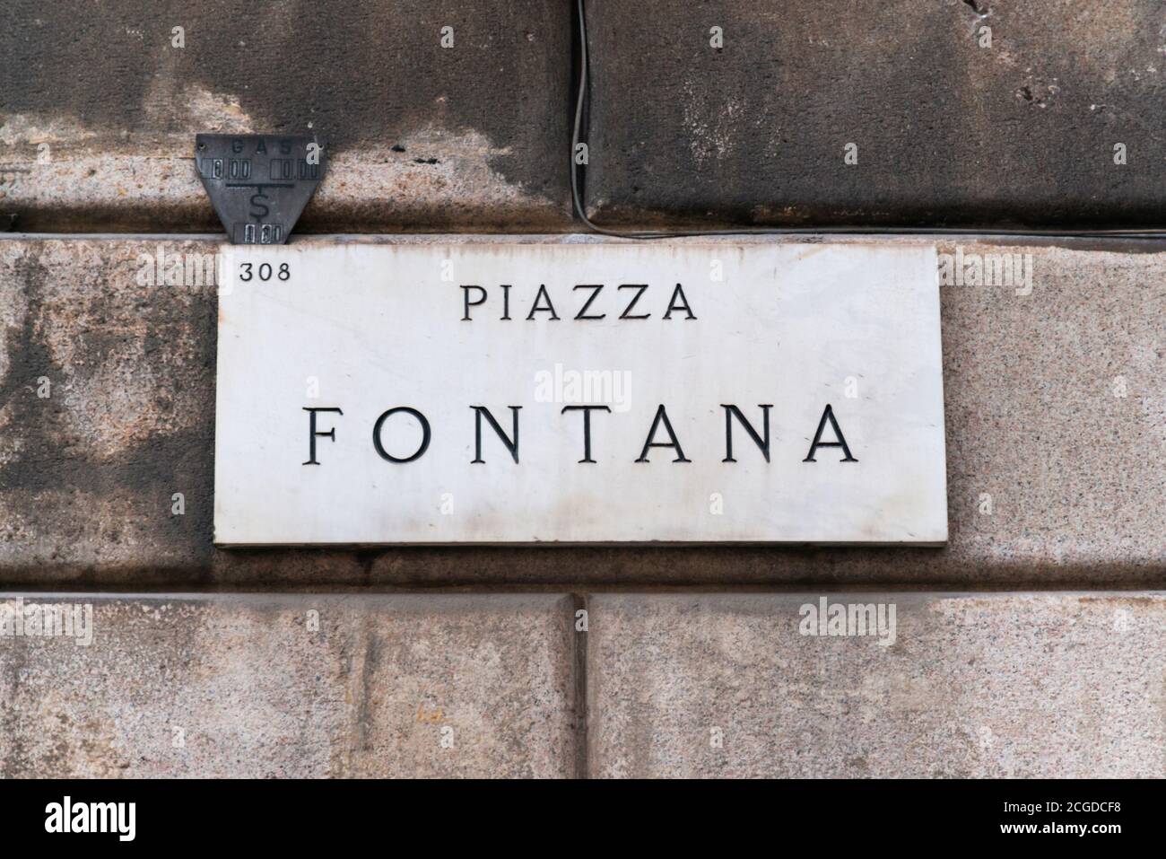 Fontana square hi-res stock photography and images - Alamy