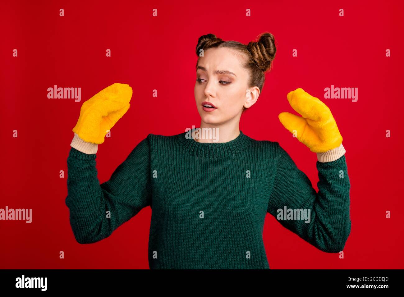 Portrait of her she nice attractive pretty funny humorous girl wearing ...