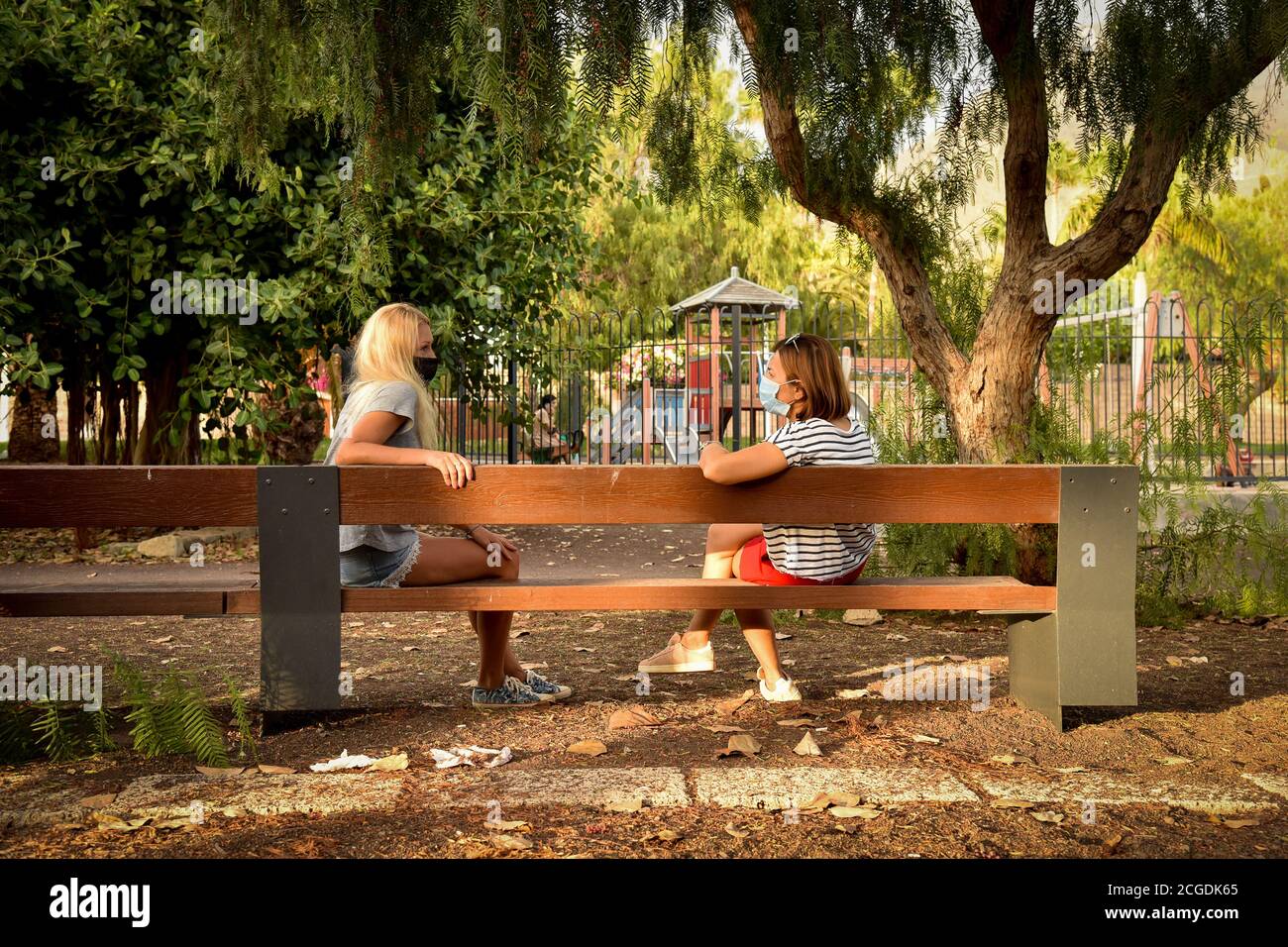 Two women behind bench hi-res stock photography and images - Alamy