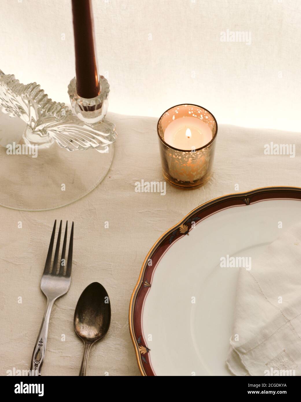 Classic place setting hi-res stock photography and images - Alamy