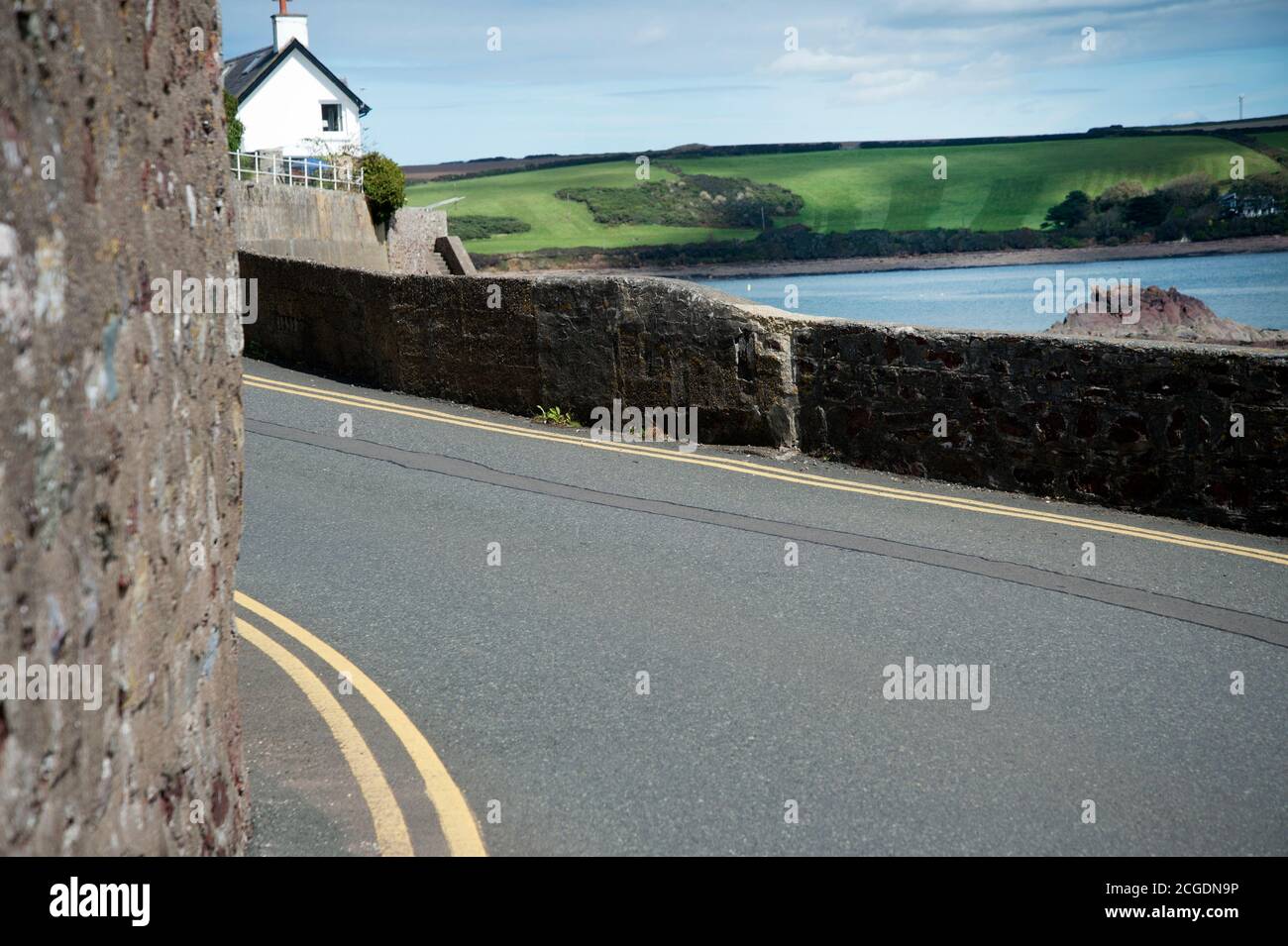 Yellow lines hi-res stock photography and images - Alamy